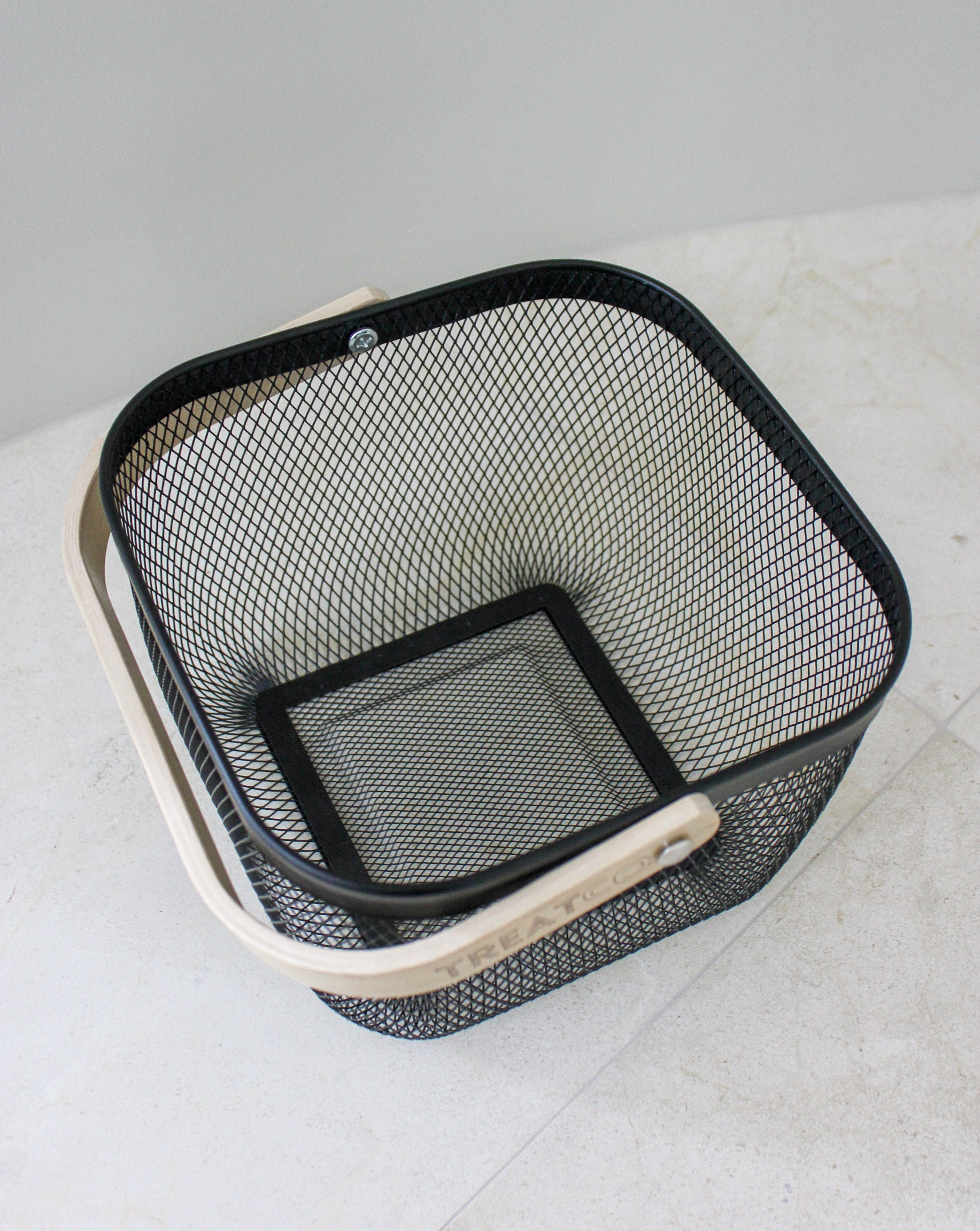 Small Wire Mesh Basket with Wooden Handle – Treat & Co